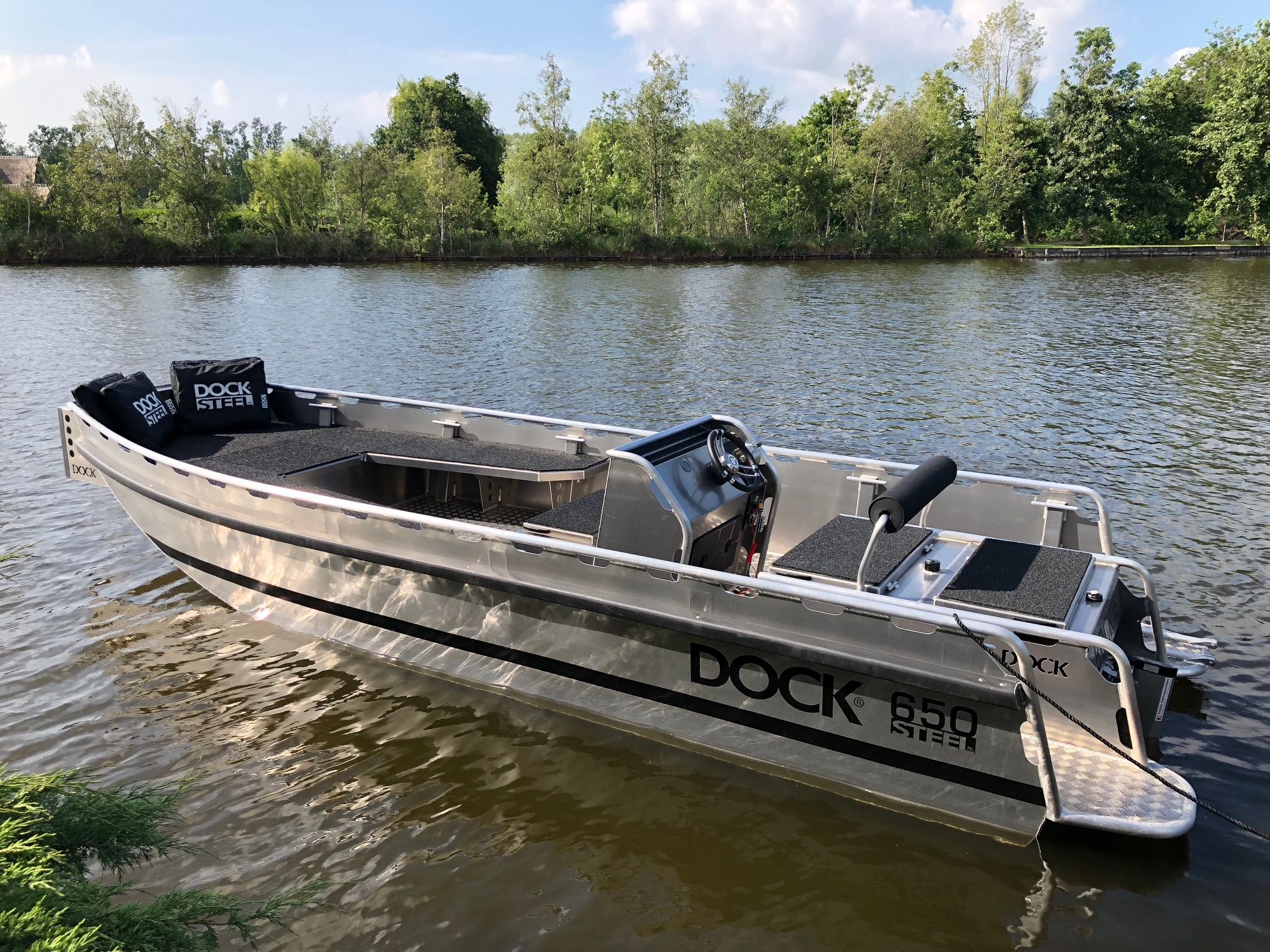 Dock 650 elektrisch outboard - Dock STEEL